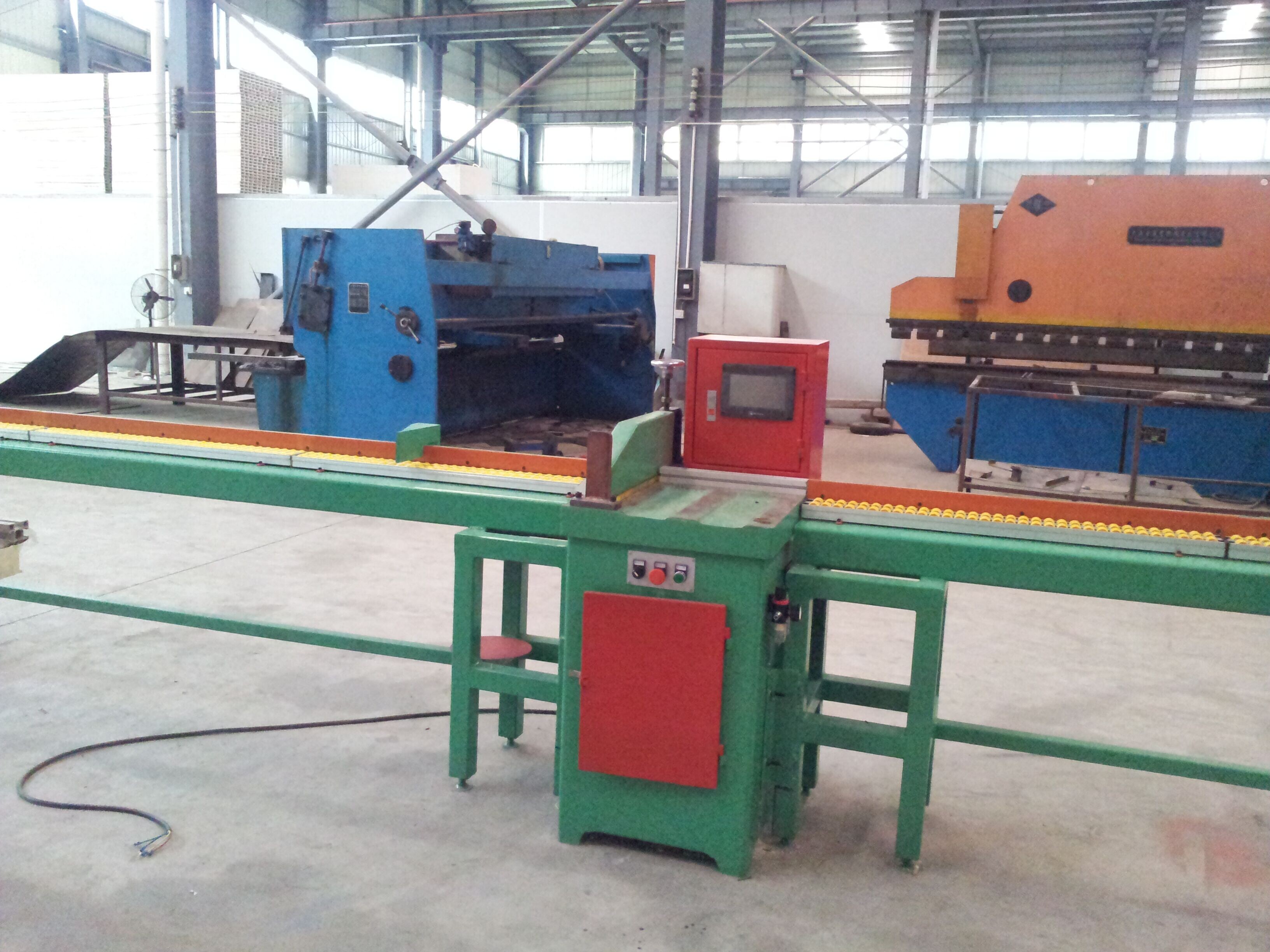 Automatic cutting down machine (servo positing device)