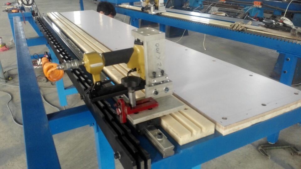 Stapling machine for tilt rod